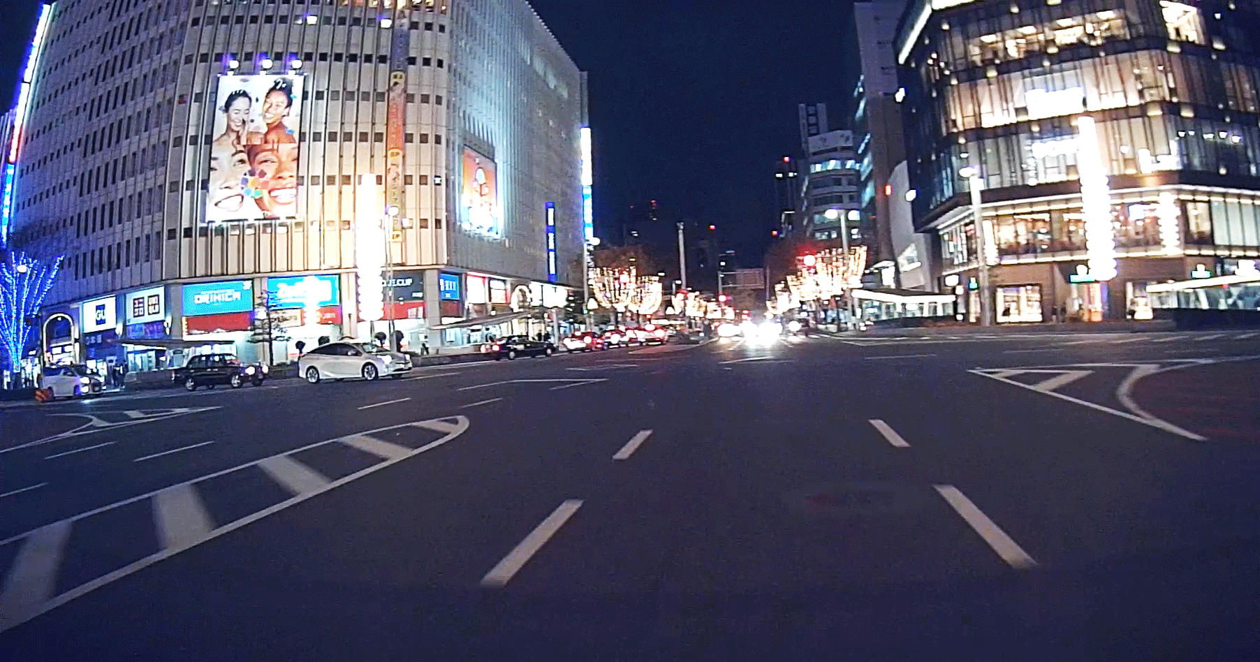 ドライブレコーダーで前後左右を運転中も駐車監視中もくまなく録画｜スマートレコ WHSR-2040