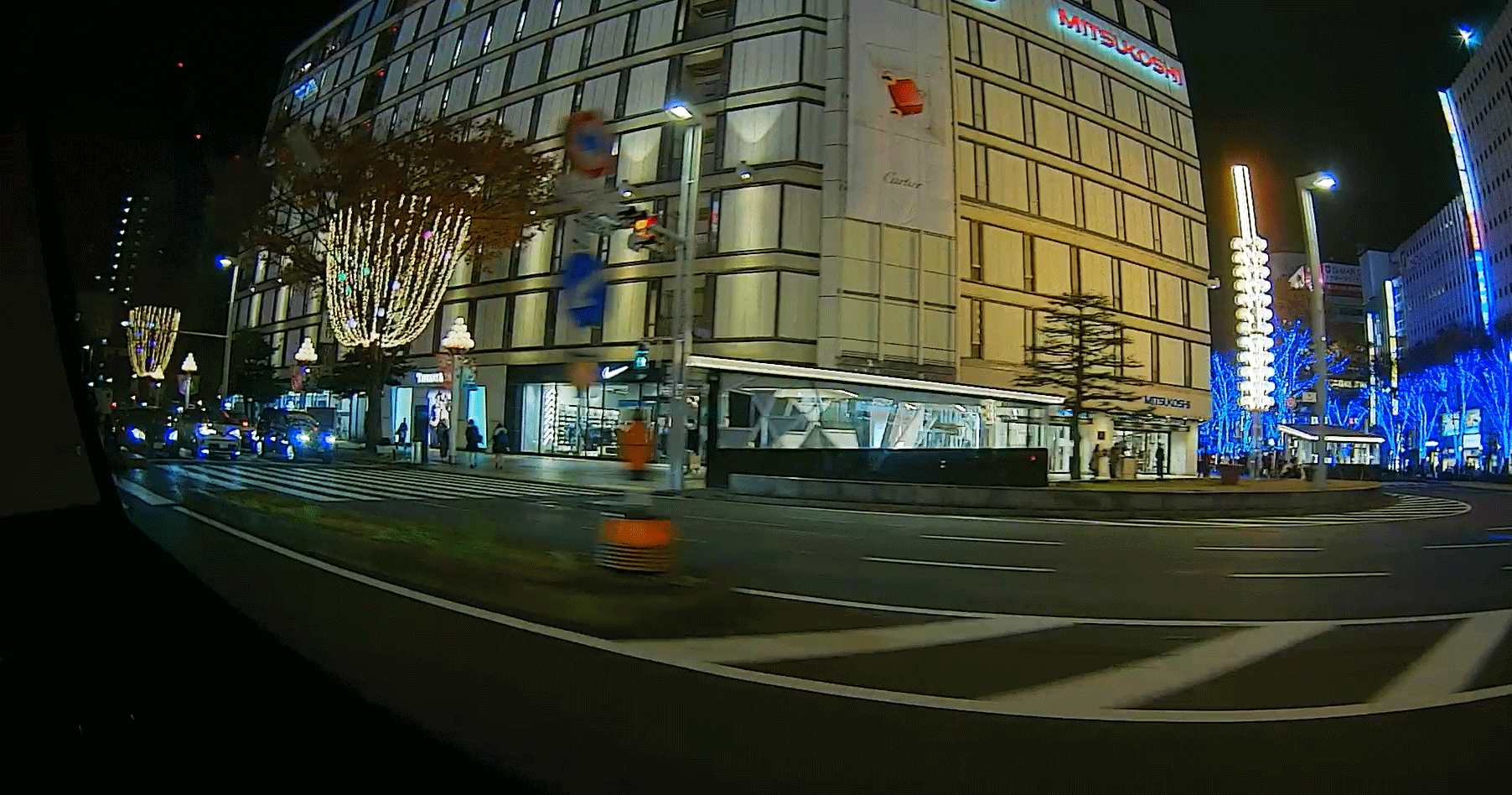 ドライブレコーダーで前後左右を運転中も駐車監視中もくまなく録画｜スマートレコ WHSR-2040